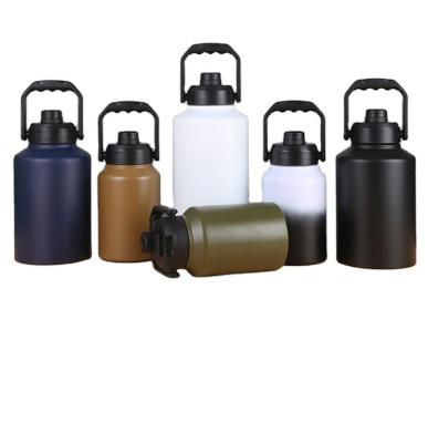 Chine Bouteille d'eau isolée en acier inoxydable de 2 litres Gardez vos boissons chaudes et froides pendant 24 heures à vendre