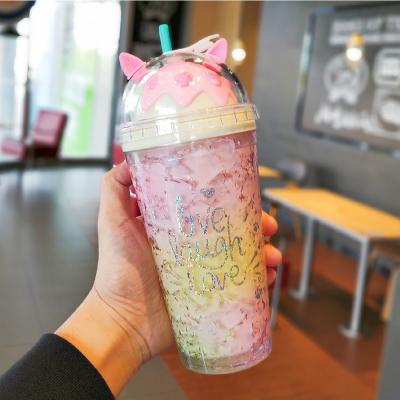 Cina Bottiglia d'acqua di ritorno a scuola Nuova bottiglia di plastica a doppia parete con paglia e coperchio in vendita