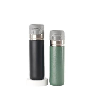 Cina 700 ml Bottiglia portatile a vuoto a rimbalzo Isolamento termico prestazioni 6-12 ore in vendita