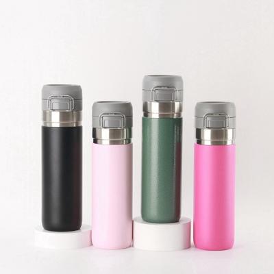 Cina 700 ml Bottiglia portatile a vuoto a rimbalzo Isolamento termico prestazioni 6-12 ore in vendita