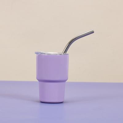 Cina 2 oz di bottiglia d'acqua in acciaio inossidabile in stile americano con piccole tazze con cannucce. in vendita