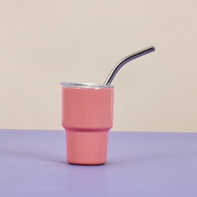 Cina 2 oz di bottiglia d'acqua in acciaio inossidabile in stile americano con piccole tazze con cannucce. in vendita
