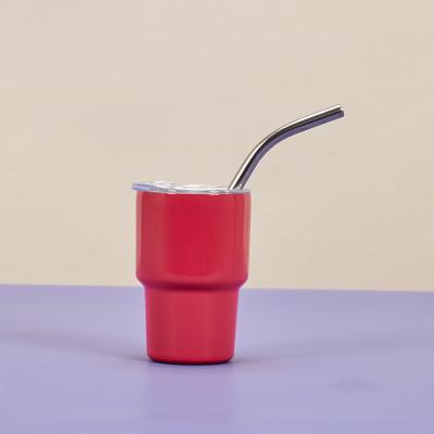 Cina 2 oz di bottiglia d'acqua in acciaio inossidabile in stile americano con piccole tazze con cannucce. in vendita