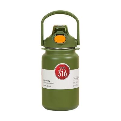 China Botella aislada al vacío de acero inoxidable con pajita flexible y cubierta aislante en venta