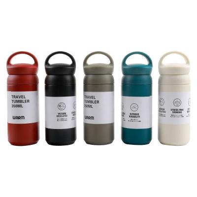 China Botellas deportivas de acero inoxidable de vacío de 350 ml y 500 ml con manija para actividades al aire libre en venta