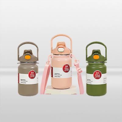 China Alle Anwendbaren Personen 500 ml Sport Doppelwand Vakuumflasche mit Stroh für Kinder Tumbler Becher zu verkaufen