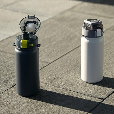 China 600 ml frasco de vácuo com punção térmica de isolamento de aço inoxidável garrafa desportiva à venda