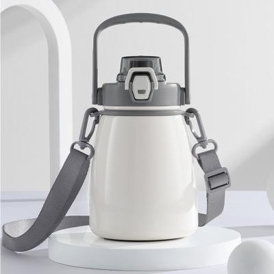 Cina Bottiglia d'acqua di acciaio inossidabile isolato con involucro stampato su misura, contrassegnato per tipo di recipiente da bere in vendita