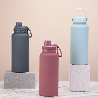 Cina 1 litro di bottiglie d'acqua in acciaio inossidabile con maniglia e bottiglia di plastica a vuoto in vendita