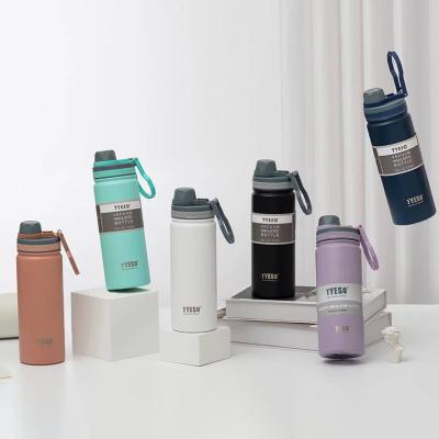 Cina Stile di design sportivo 750ml Tazza dritta Bottiglia d'acqua in acciaio inossidabile con bocca larga in vendita