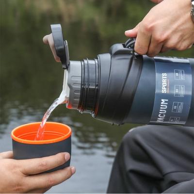 Cina Migliora la tua esperienza di viaggio con questo vaso da viaggio a vuoto a doppia parete da 2600 ml personalizzato in vendita