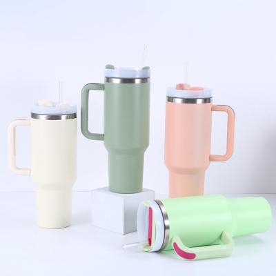 Cina Logo personalizzato 40 oz doppio muro in acciaio inossidabile Tumblers di viaggio Maniglia per un viaggio facile in vendita