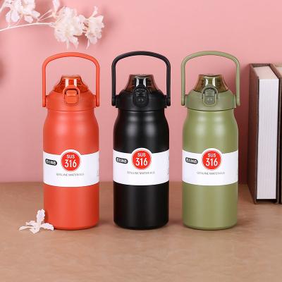 Cina Bottiglia aspirapolvere in stile contemporaneo con maniglia di paglia per gli appassionati di fitness in vendita