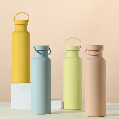 China Vacuümgeïsoleerde drankfles van roestvrij staal 600 ml capaciteit aanpasbare waterfles Te koop