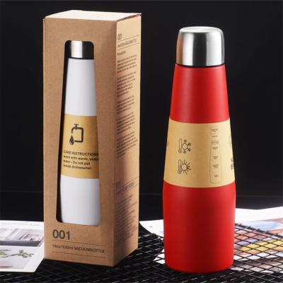 Cina 18 OZ Acciaio inossidabile Cola a forma di bottiglia d'acqua Bottina termica Stile di design sportivo in vendita