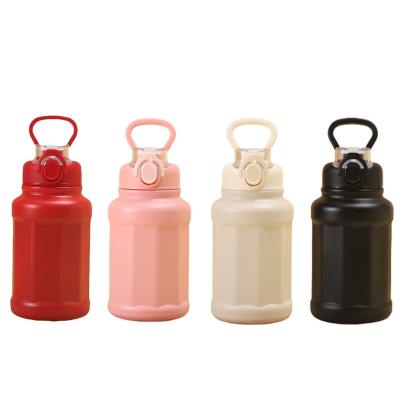 China 700 ml roestvrijstalen geïsoleerde thermos met stroofdeksel duurzaam en alles in één Te koop