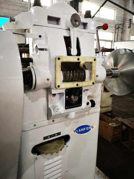 Quality Zp33 110000 Pcs/H Naphthalene Balls Tablet Compression Machine In Pharma for sale
