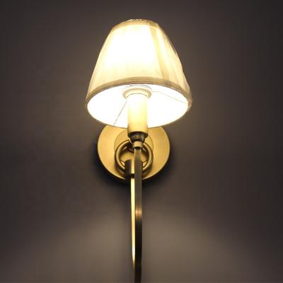 China Modern Brass Wall Lamp with 3500K Warm White Light for Living Room Decoration for sale