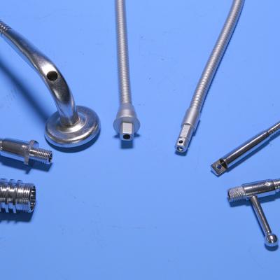 Cina Tubo in metallo a collo di cigno personalizzato con placcatura in acciaio pieghevole leggero USB da 10 mm in vendita
