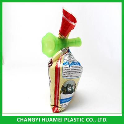 China plastic dog scoop feeders for sale