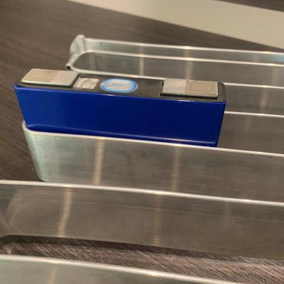 Cina tubo di raffreddamento piatto a nastro di alluminio a microcanale per raffreddamento laterale della batteria ev prismatica in vendita