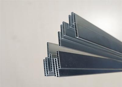 Cina Porto della metropolitana piana di alluminio di Manica dell'estrusione dei ricambi auto del radiatore multi per il dissipatore di calore in vendita