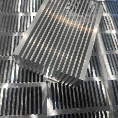 Κίνα Ασημένια εξώθηση Heatsink αλουμινίου για την ηλεκτρονική Heatsink δύναμης προς πώληση