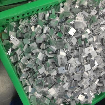 中国 Audion脱熱器およびハードウェア解決のための突き出るアルミニウム予備品 販売のため