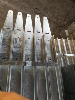 China 10 mm Spoorweg sleeper gegalvaniseerde beugel op maat voor schermen for sale