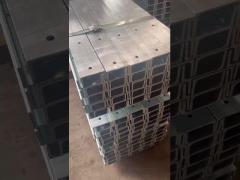Aço galvanizado a quente Q235B em forma de C com alta resistência à corrosão ideal para estruturas industriais leves