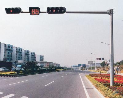 China Customized Polygonal Hot Dip Galvanized Traffic Signal Steel Pole for sale