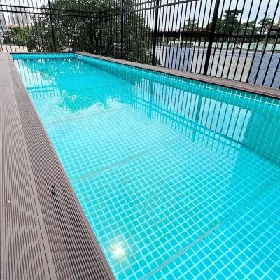 China Fácil de instalar piscina de contêineres infinitos Spa de natação com material de janela acrílica PMMA Lucite à venda