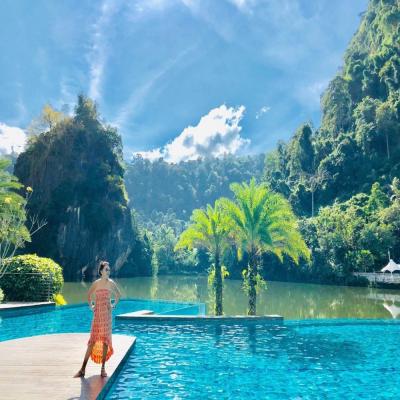 China Temporada de natación AUPOOL Piscina de acrílico transparente con ventana y spa en venta
