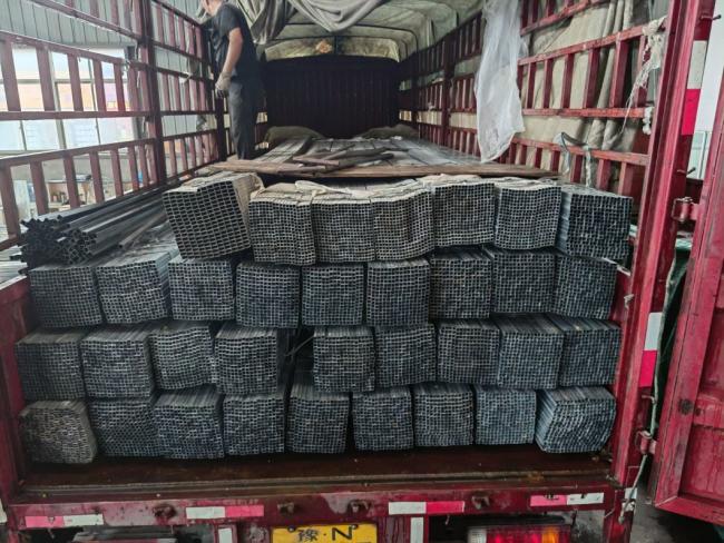Carbon Steel Pipe Round Square Rectangular Carbon Steel Tube ERW SSAW LSAW ASTM A53/API 5L Gr. B Sch40 Sch80 Carbon Steel Seamless Pipe
