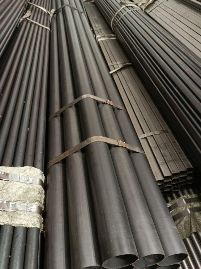 ERW Black Carbon Steel Pipe Customized Size Good Price Q235 Q345 A36 Pipe 6 Meter or Customized Welded Steel Pipe Round