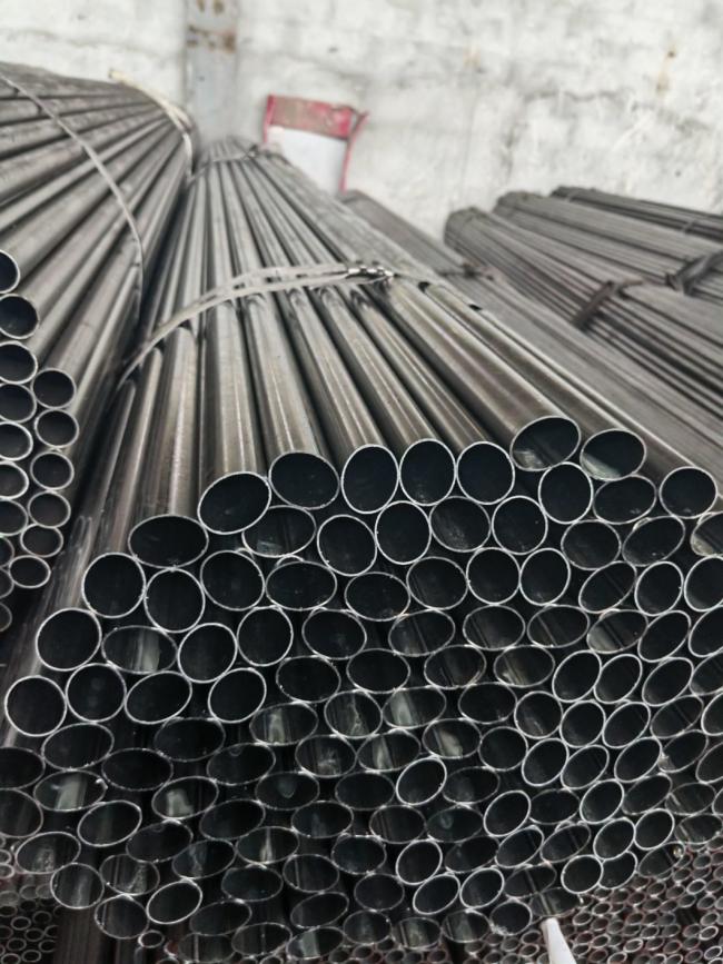 ERW Black Carbon Steel Pipe Customized Size Good Price Q235 Q345 A36 Pipe 6 Meter or Customized Welded Steel Pipe Round