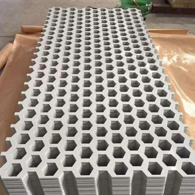 中国 300 / 400 クラス 304 304L 年間 20000 トンの容量を持つステンレス鋼板 販売のため