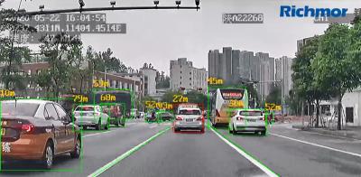 中国 4G ADAS ダッシュカメラ カービデオレコーダー 組み込みGPSモジュールと2.1mmレンズ 4CHモバイルDVR 販売のため