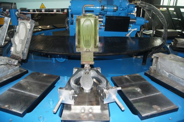 Quality 380V / 220V Flip Flop Maker Machine Semi Automatic Slipper Manufacturing Machine for sale