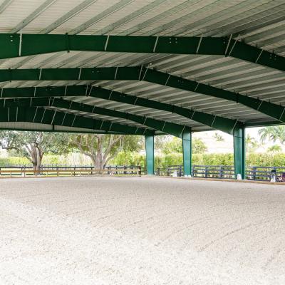 China Stahl-Riding-Arena-Kits Indoor-Riding-Arena-Design-Standard AISC/EN/JIS/GB Dach- und Wandplatte Sandwich-Platte zu verkaufen