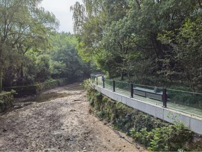China No Visual Interference Permanent Glass Flood Barrier Flood Protection Wall for sale