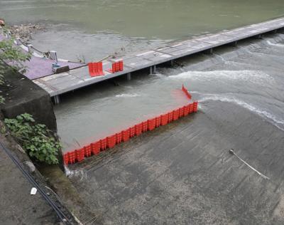 China Free Standing ABS Flood Barrier Removable And Detachable Water Retention for sale