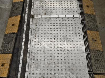 China Flood Control Embankment Plant Exit Automatic Flood Barrier for sale