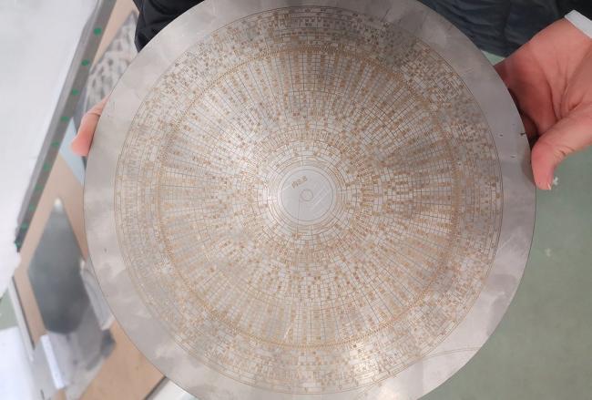 Chinese Factory Laser Decorative Etching Machine Fiber Price in Pakistan for Advertising Logo Sign / Medal Engraving