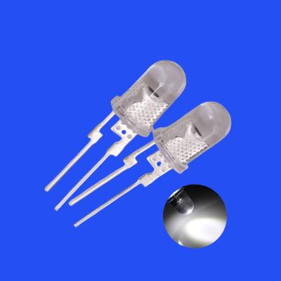 Cina 0.5W 5mm Bianco Emittente Colore 7000K - 9000K Lenti chiare Testa rotonda Pini corti con dissipatore di calore in vendita