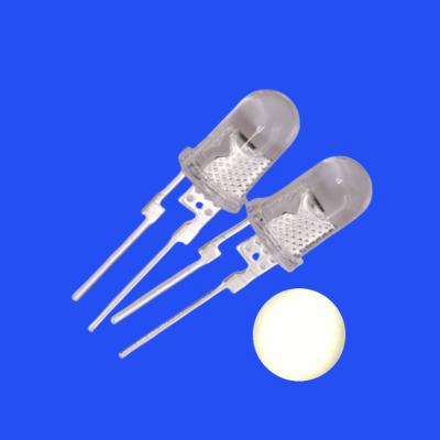 Cina 1W 5mm Colore bianco caldo 3000-3500K Lenti chiare Testa rotonda Pini corti con dissipatore di calore in vendita