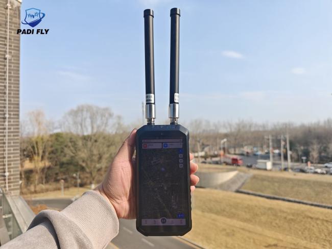 Handheld 70MHz~6GHz Channel Range Anti Uav Detector with 0~3km Long Distance Signal Blocker