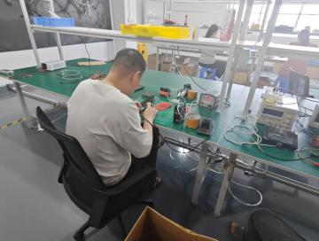 Handheld 2000m Long Range Uav Detector Dji, Autel and Fpv Drones Detection Warning Anti Drone Gun Anti Drone Detector