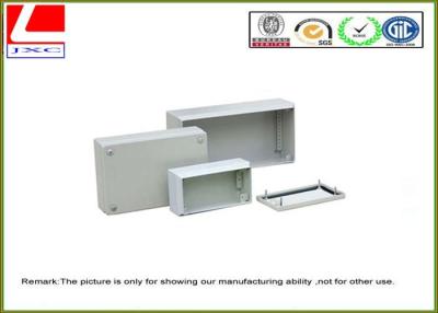 Cina Recinzione di alluminio con il rivestimento bianco della polvere in vendita