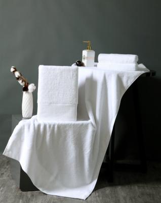 Cina accessori domestici bianchi del bagno dell'asciugamano di bagno del cotone dell'hotel di 400gsm 70x140cm in vendita